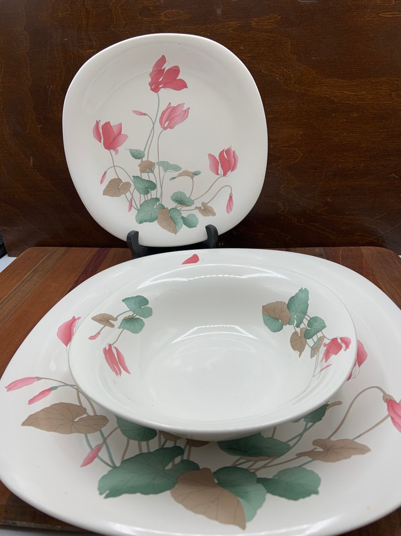 Vintage Corning Designs Plates Corning Delicate Lily Bowls - Etsy