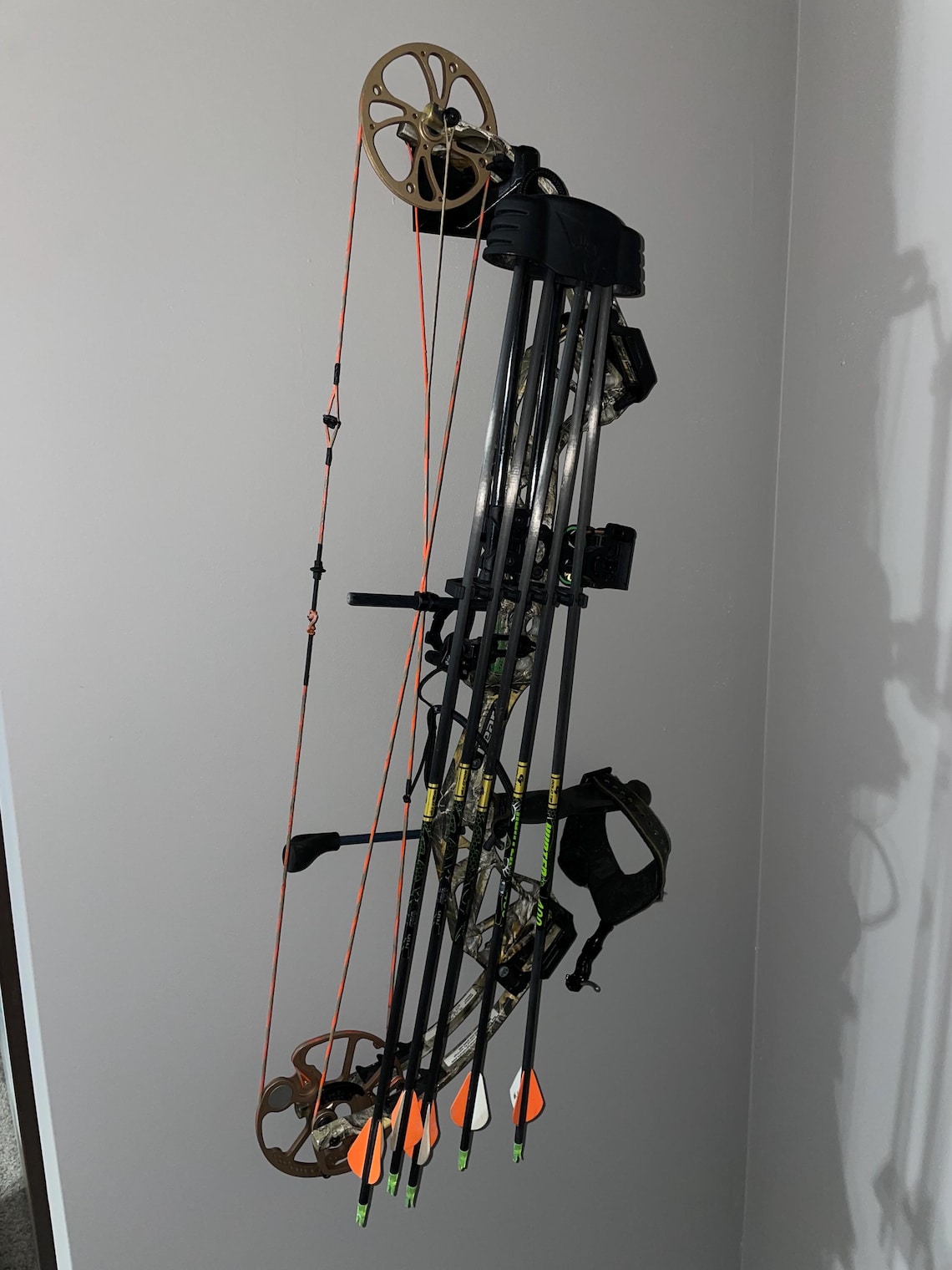 Simple Modern Compound Bow Hanger (wall Mount) - Etsy