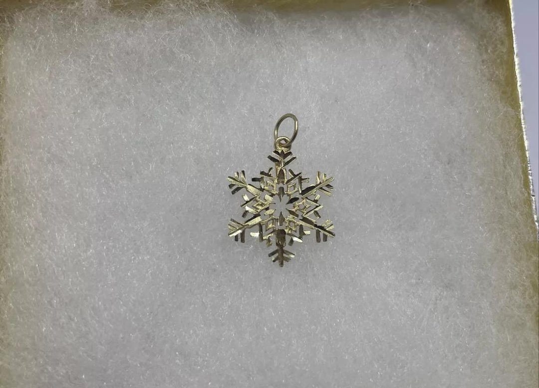 Large 14k Yellow Gold Snow Flake Pendant Awesome Detail Charm Diamond ...