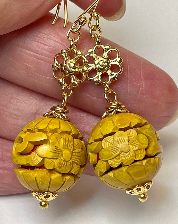 Vintage Chinese CINNABAR RARE YELLOW 1970 Dangle Bead… - Gem