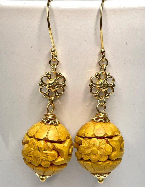 Vintage Chinese CINNABAR RARE YELLOW 1970 Dangle Bead… - Gem