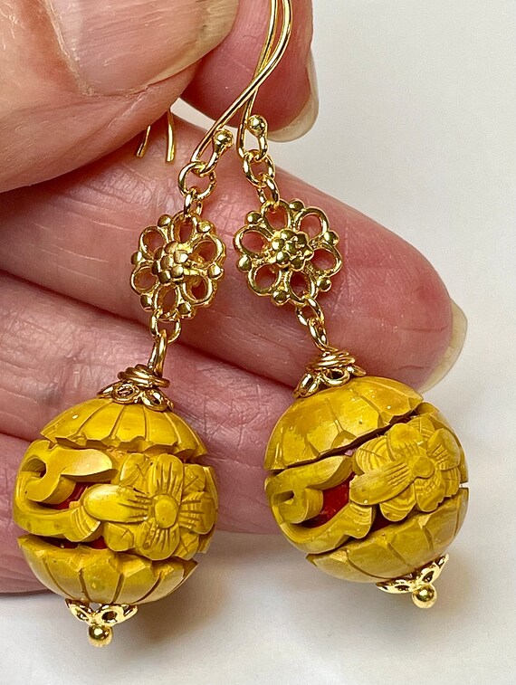 Vintage Chinese CINNABAR RARE YELLOW 1970 Dangle Bead… - Gem