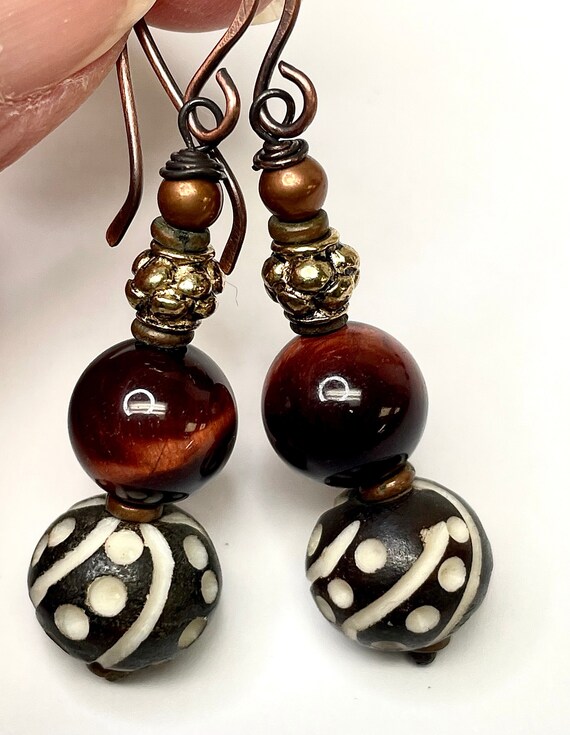 Vintage Chinese Carved Ox Bone Black White Bead Dangl… - Gem