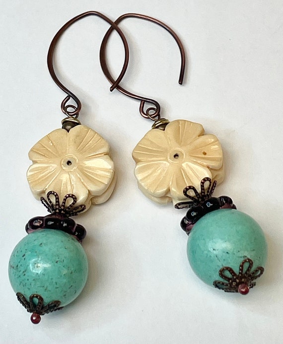 Vintage Chinese CARVED BONE FLOWER Bead Dangle Earrin… - Gem