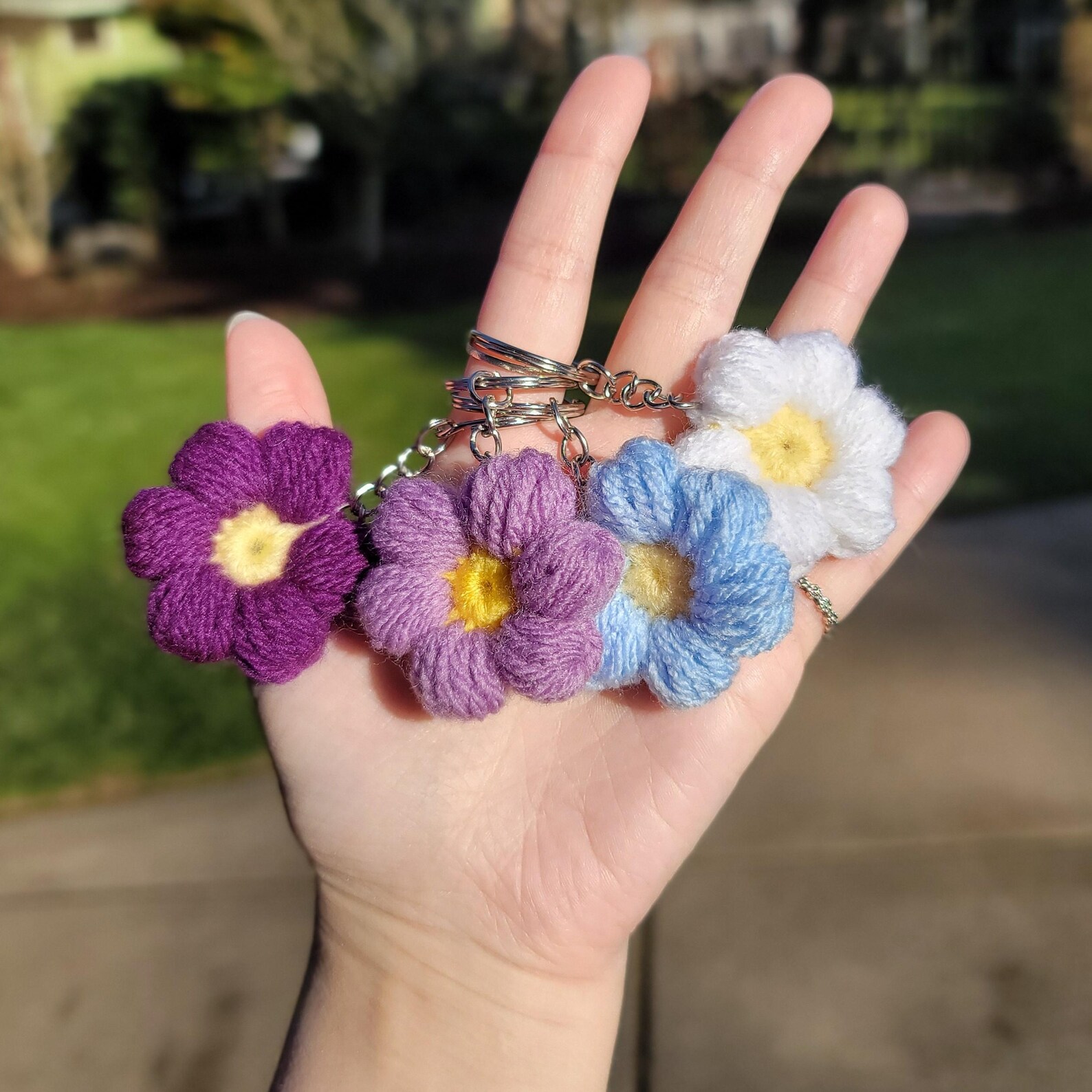 Crochet Puff Flower Keychains, Daisy Keychain - Etsy