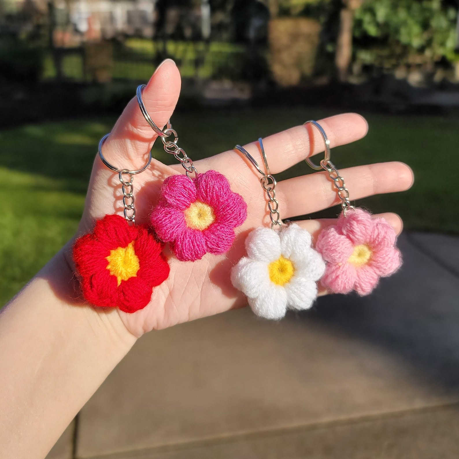 Crochet Puff Flower Keychains, Daisy Keychain - Etsy