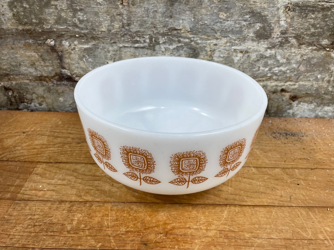 Vintage Federal Glass Sunflower Pattern 2 and a Half Quart Casserole ...