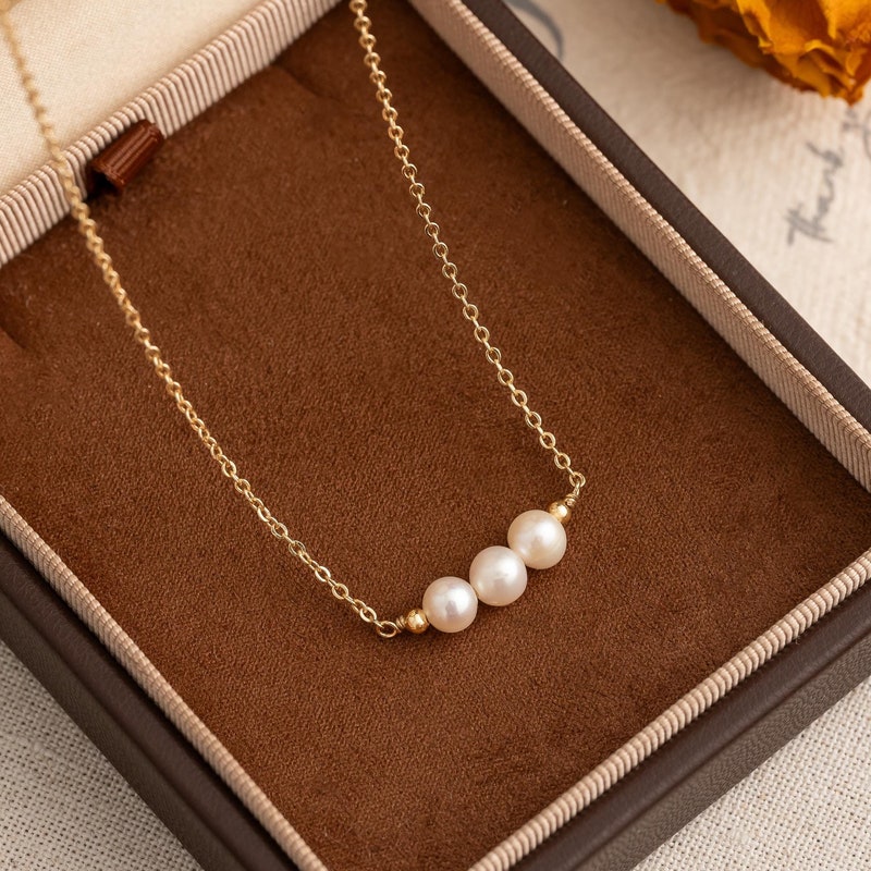 Minimalist Pearl Necklace - Etsy