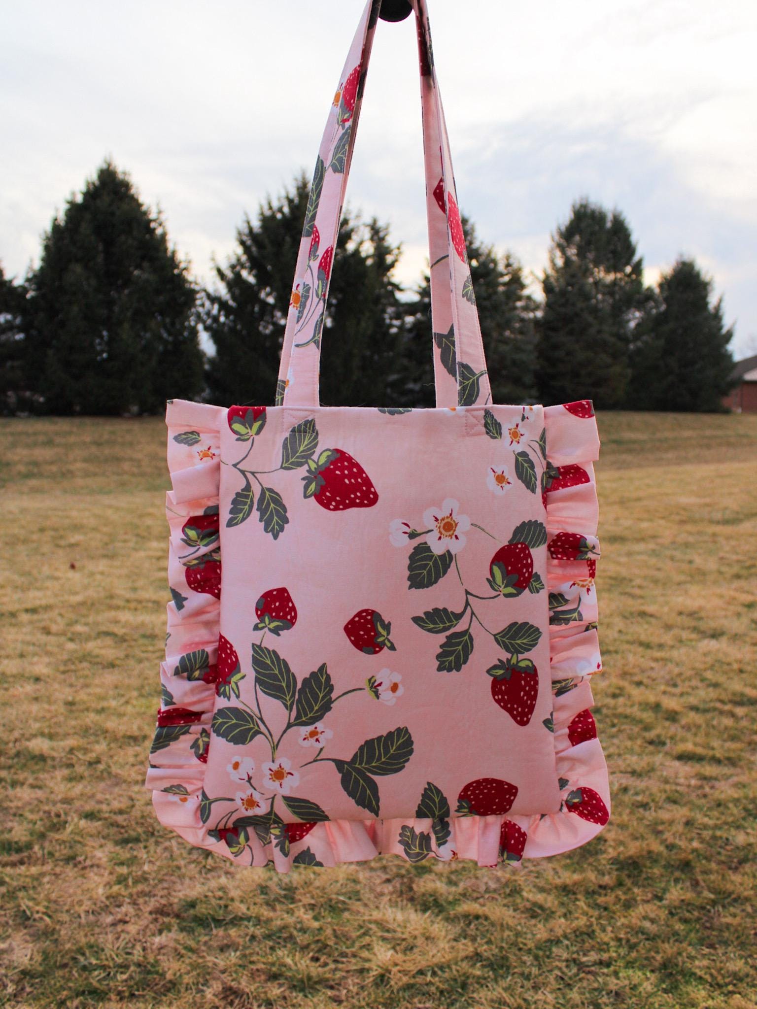 Ruffle Tote Bag // Handsewn Bag // Book Tote // Strawberry Bag - Etsy