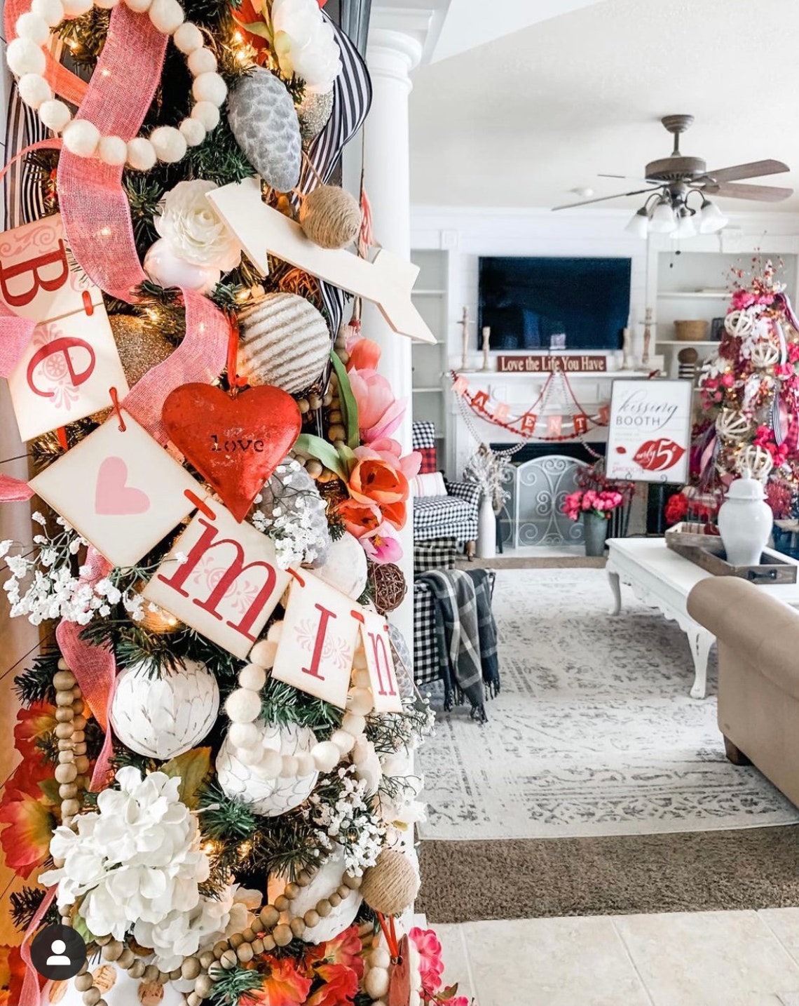 Valentine Decoration BE MINE Red and Pink Valentine Banner Garland Sign ...