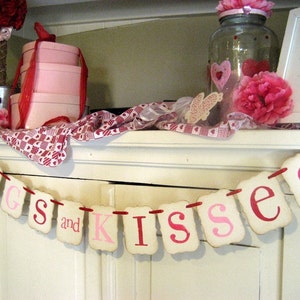 Valentine Banner HUGS and KISSES Decoration - Etsy