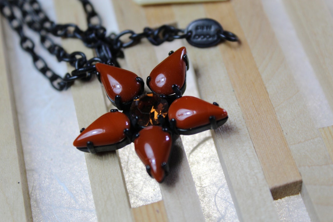 Vintage Jewelry From the 90s: Poggy, Metal Pointus, Cyclope. Find ...