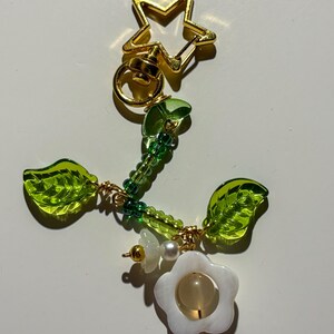 Daisy Flower Keychain | Handmade Cute Beaded Keychain - Etsy