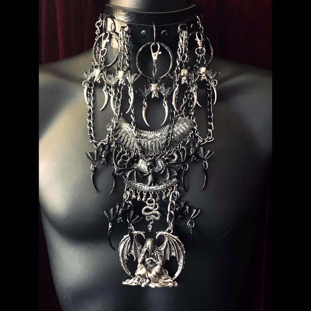 The Lilith Fang Set With Fang & Bat Earrings From Marilyn Medusa ...