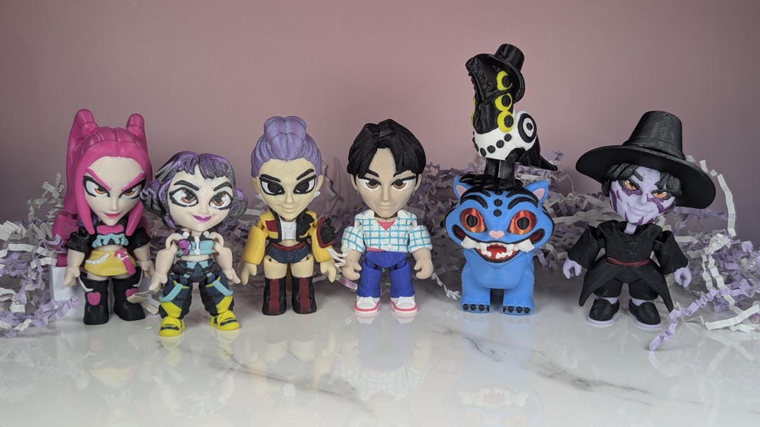 Kpop MINI Figurine Gift Set With Display Stand - Etsy