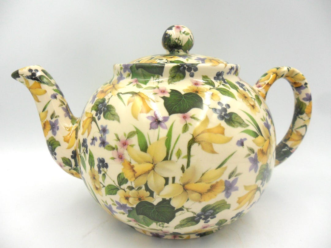 6 Cup Teapot in Spring Daffodil Design by Heron Cross Pottery - Etsy