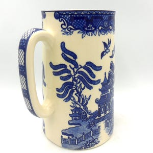 2 Pint Earthenware Jug in Blue Willow Design by Heron Cross Pottery - Etsy
