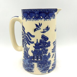 2 Pint Earthenware Jug in Blue Willow Design by Heron Cross Pottery - Etsy