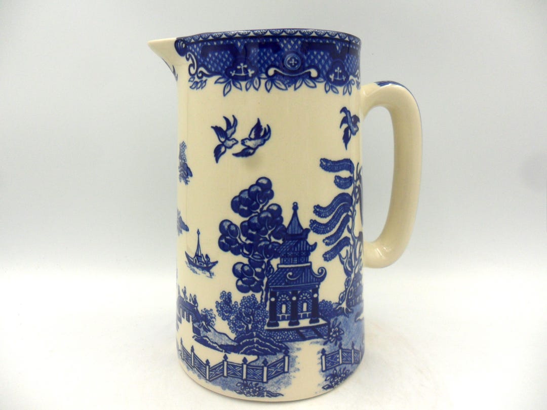 2 Pint Earthenware Jug in Blue Willow Design by Heron Cross Pottery - Etsy