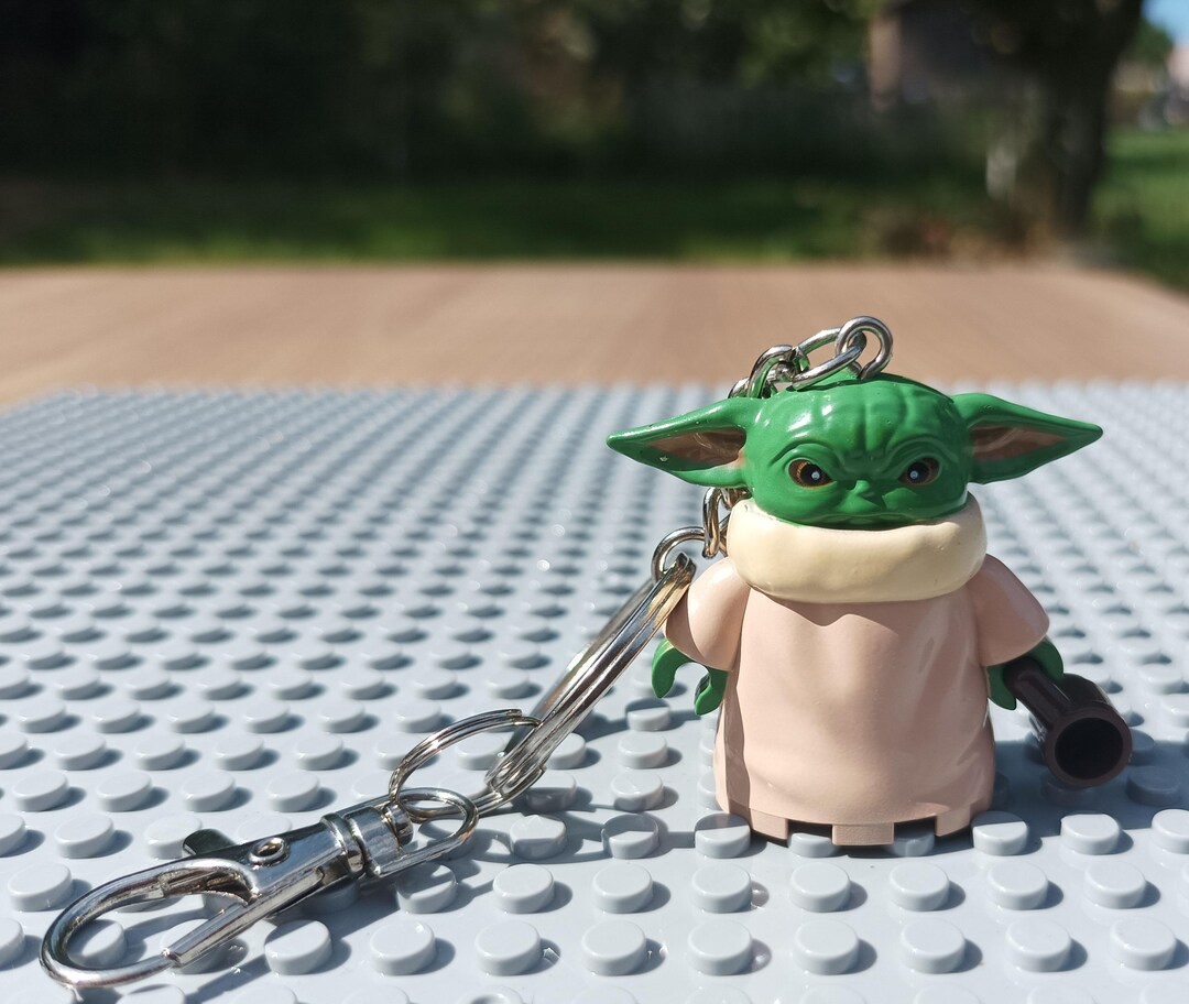 Baby Yoda Mandalorian Star Wars Mini Figure Keyring Keychain Gift ...