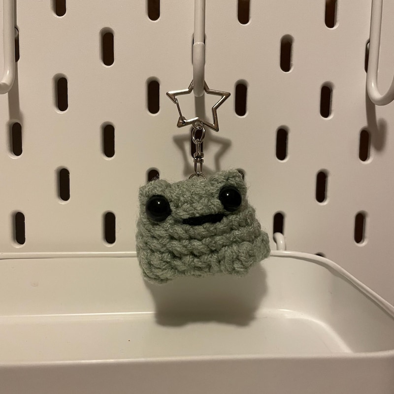 Crochet Frog Keychain - Etsy