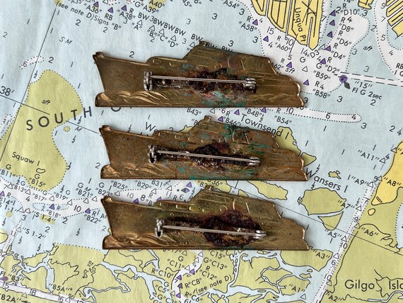 Vintage cabin cruiser pins, Brass boat brooches - Gem