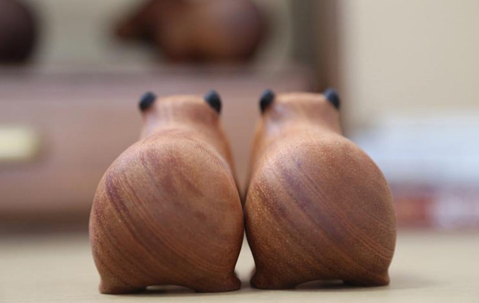 Wood-carved Capybara, Cute Desk Decor, Capybara Gift, - Etsy