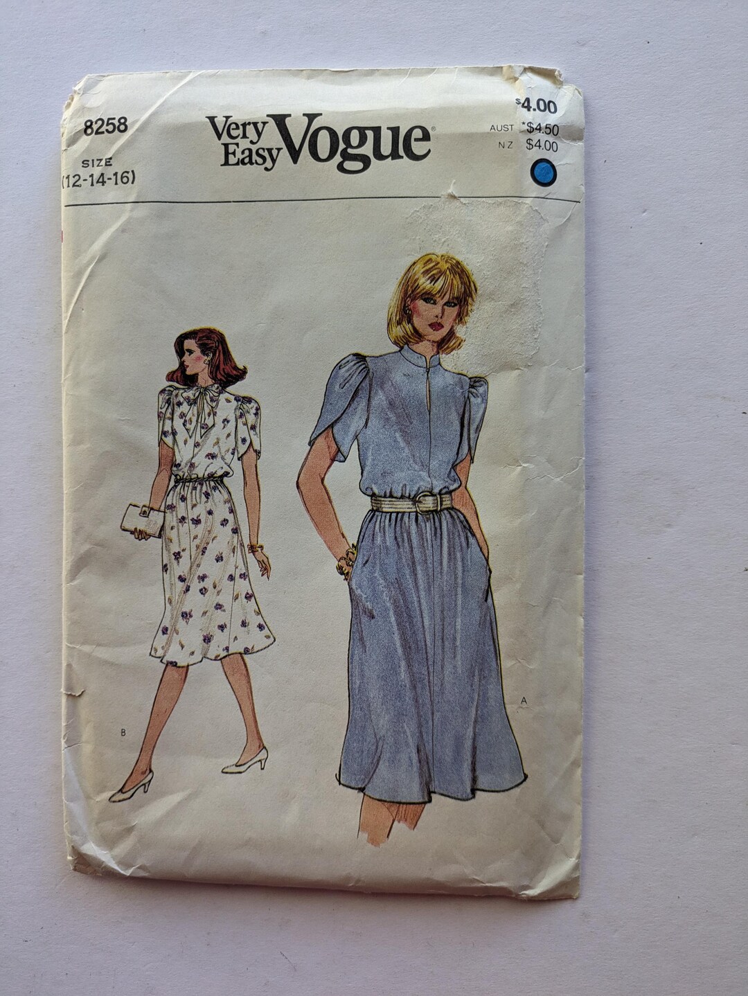 Very Easy Vogue Sewing Pattern 8258 Ladies Loose Fitting Pullover Dress ...
