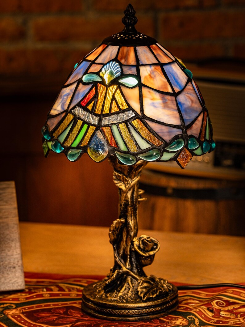 Lámpara de mesa Tiffany Forest Canopy Glow, pantalla de vitral ...