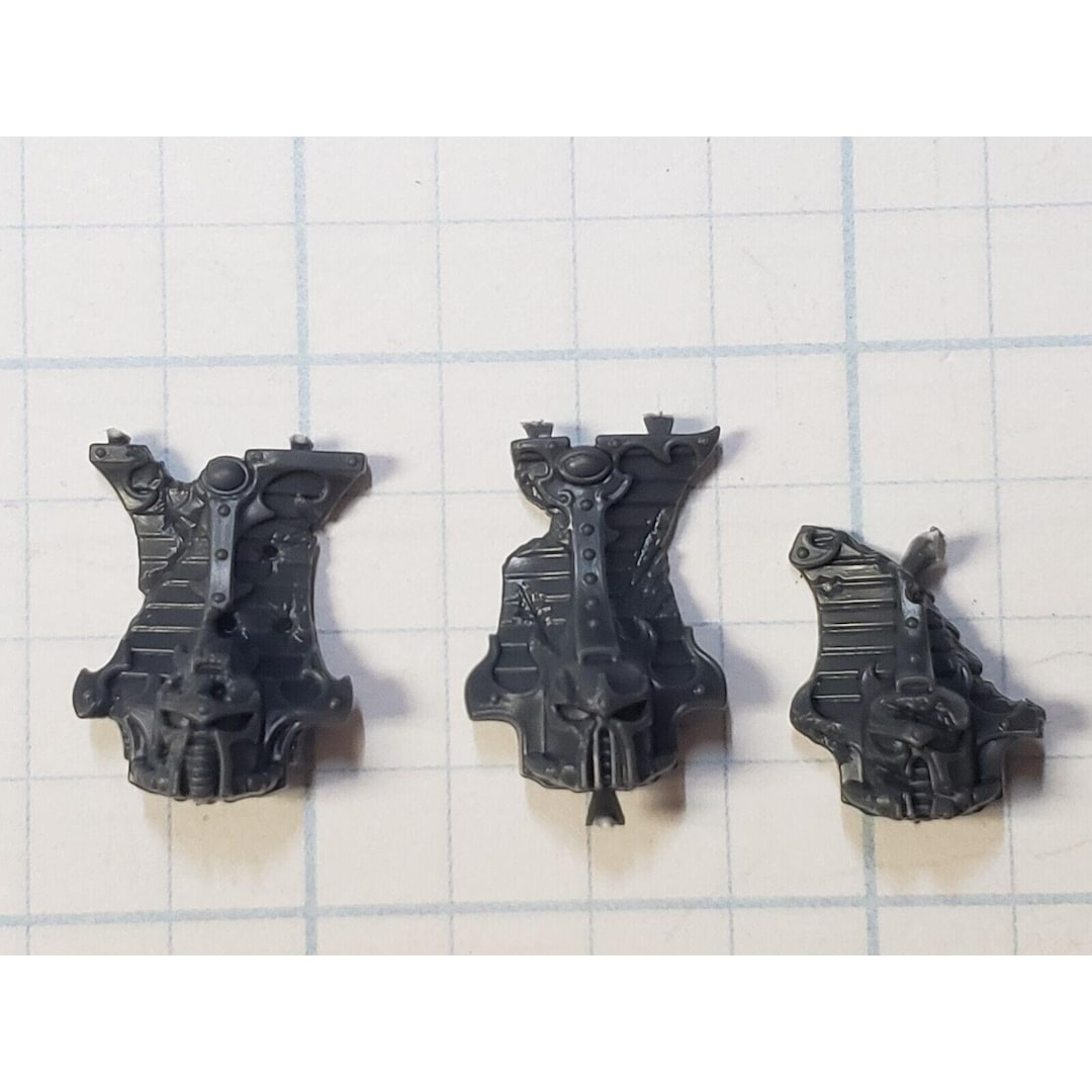 Warhammer 40k Battlefield Trophies Bits Thousand Sons Helmet Heads ...