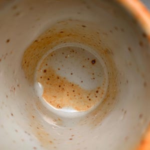 125ml - 20th Japanese Hayashi Ryoji Red Shino Ware Iron Painted Teacup ...