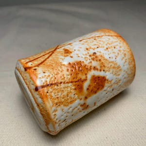 125ml - 20th Japanese Hayashi Ryoji Red Shino Ware Iron Painted Teacup ...