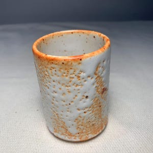 125ml - 20th Japanese Hayashi Ryoji Red Shino Ware Iron Painted Teacup ...