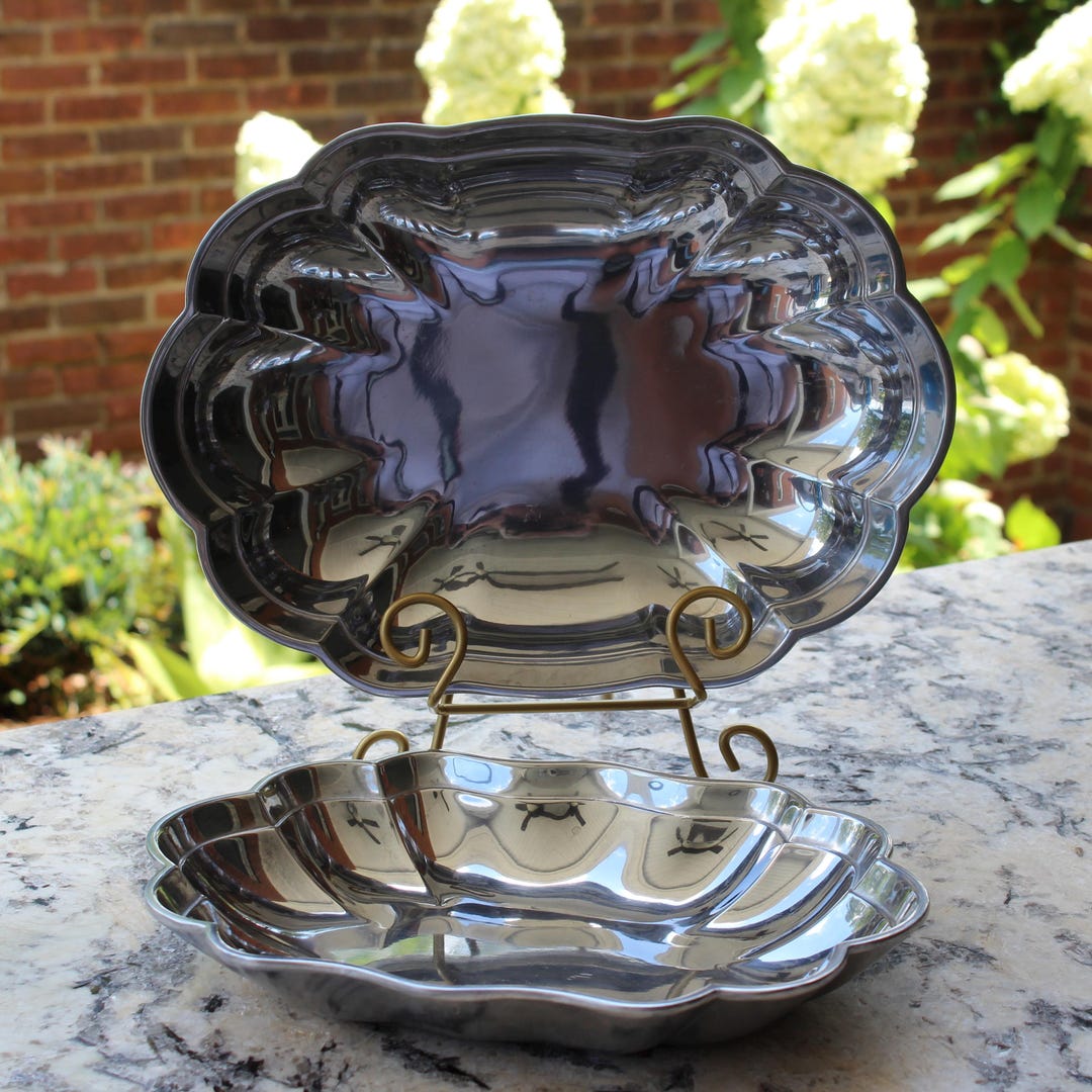 Wilton Armetale Harmony Platters Set of 2 | Scalloped Aluminum ...