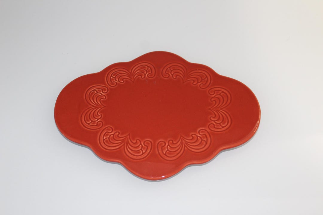 Red Chantal Scalloped Edge Platter, Designed in USA, Durable Glaze ...