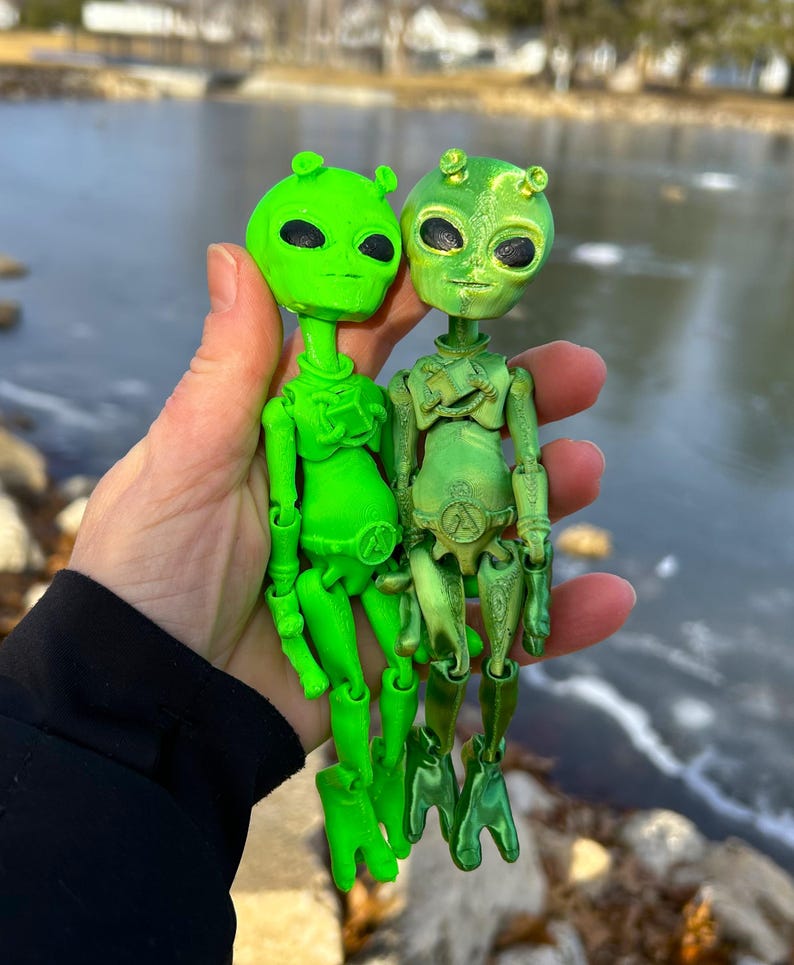 Articulated 3D Printed Space Alien Figure Sensory Toy Custom Desk Decor ...