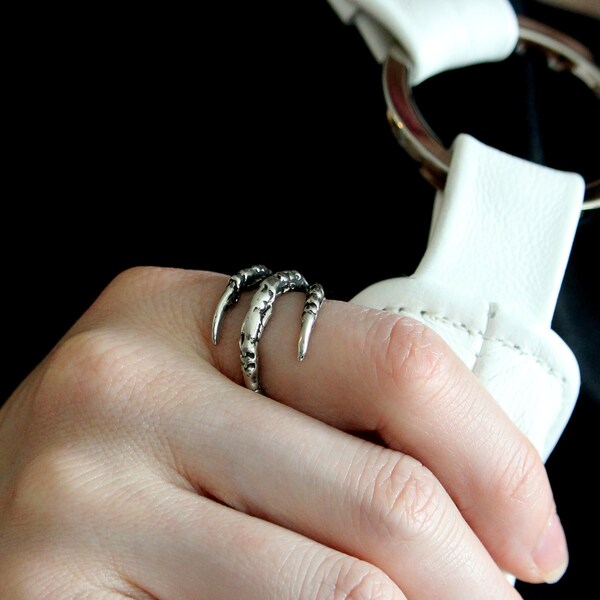 Raven Claw Ring - Etsy