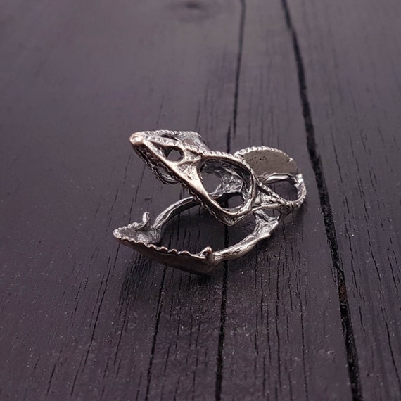 Chameleon Skull Ring