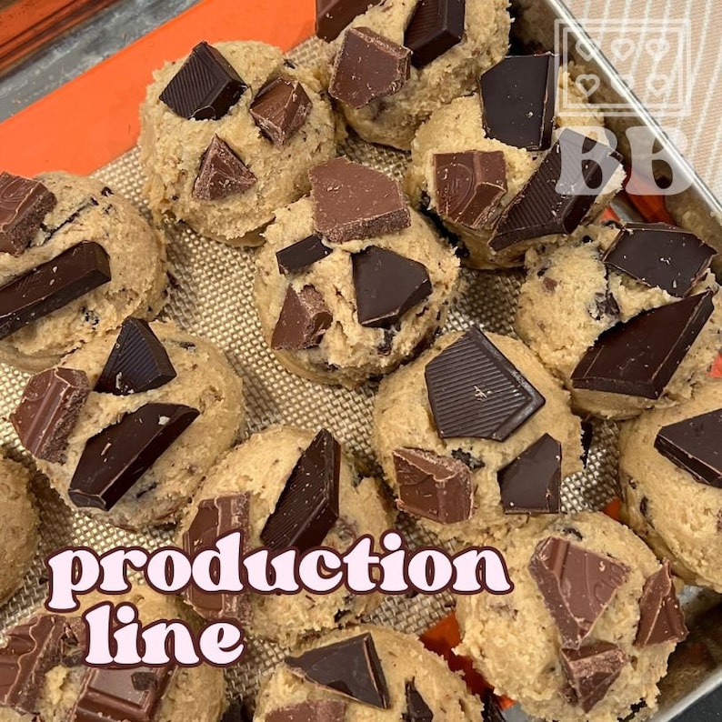 Box of 12 Freshly Baked Cookies, Chocolate Chip Cookies, Baked Goods ...