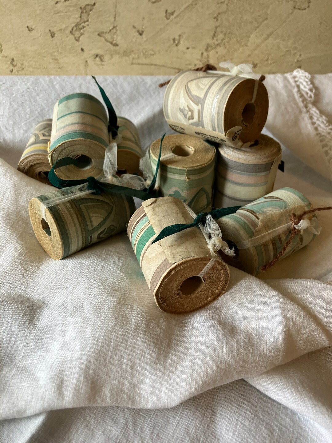 Vintage Wallpaper Antique Trim Paper Egg and Dart Stripes Wallpaper ...