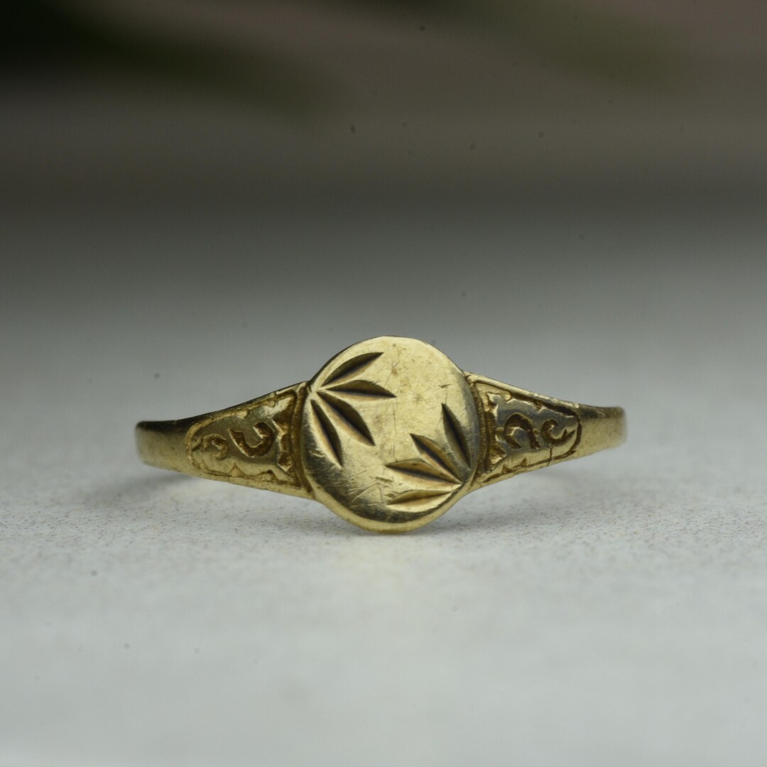 9ct Gold Pinky Signet Ring Child's Vintage Etched Design Floral Leaf ...