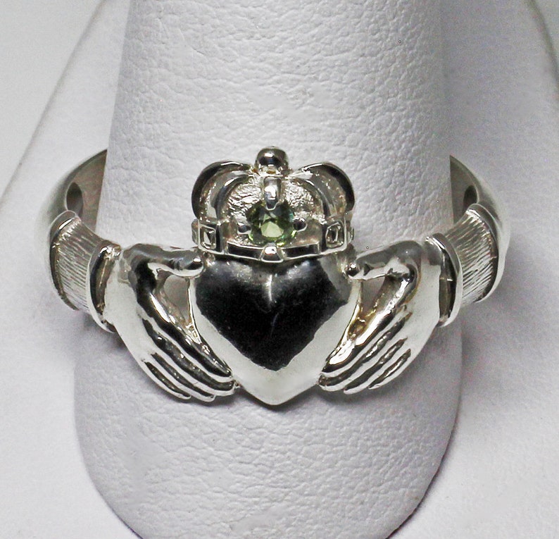 Anillo irlandés de plata Mans Claddagh con tamaño de peridoto 13.5 por ...