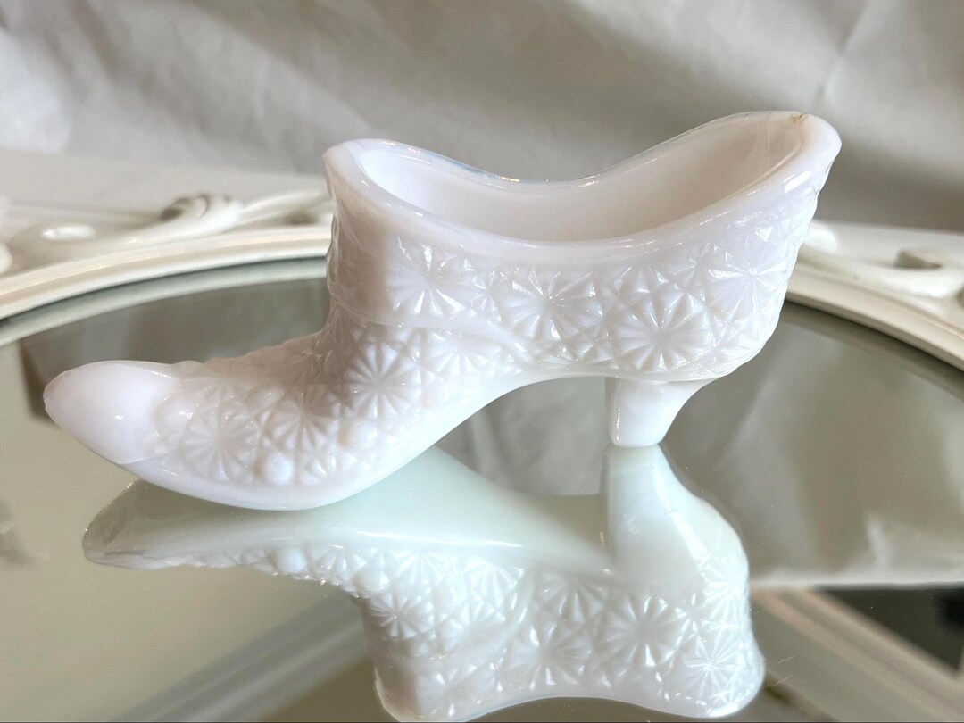 Vintage Fenton Daisy & Buttons White Milk Glass Shoe - Etsy