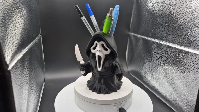 SCREAM Ghostface Inspired Horror Penpot, Desk Organizer, Desk Tidy ...