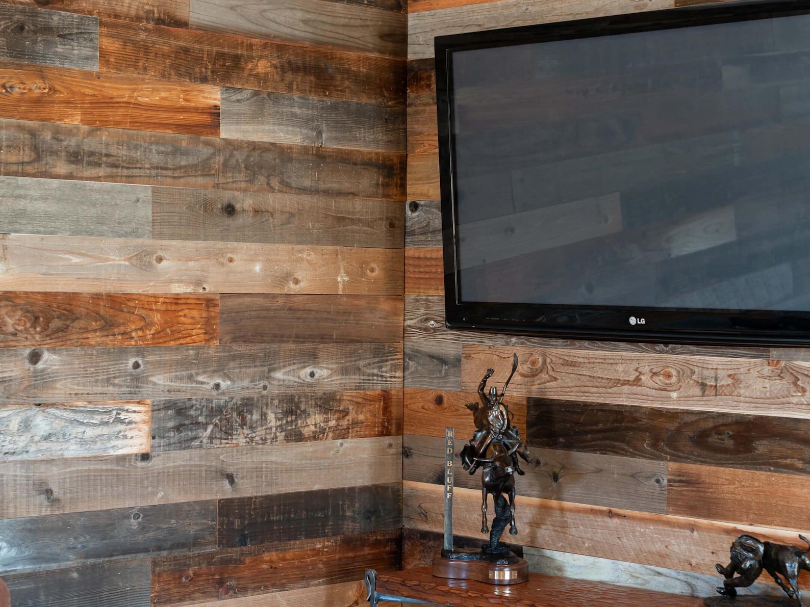 Wood Restaurant Decor, Reclaimed Planks for Craft Brewery Bar Saloon ...