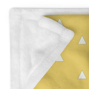 Zenitsu Throw Blanket | Haori-inspired Design for Cozy Nights & Warmth ...