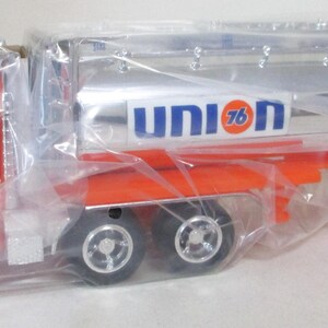 Vintage UNOCAL 76 18 Wheel Motor Oil 1996 Truck Toy BANK Diecast Taylor ...
