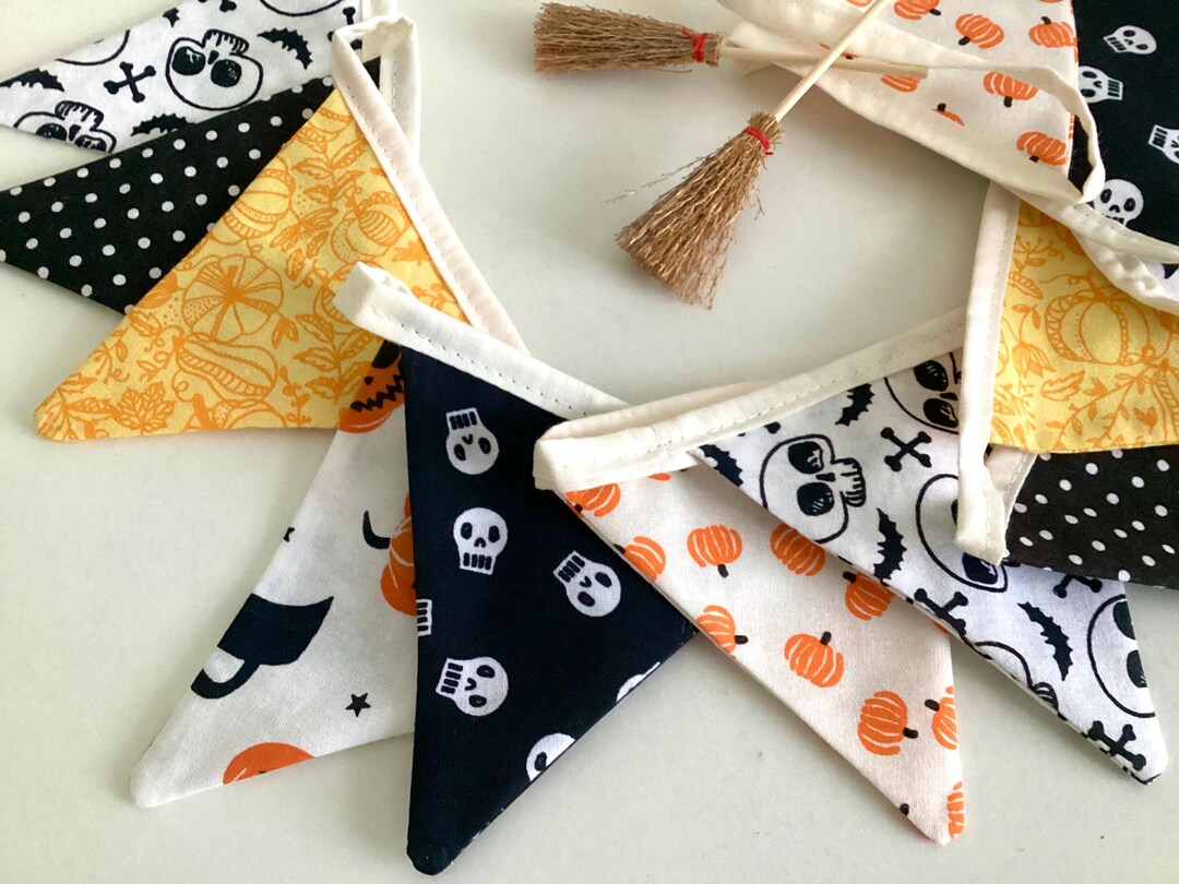 Halloween Bunting/banner- 12 Small Flags, Halloween Banner, Spooky ...