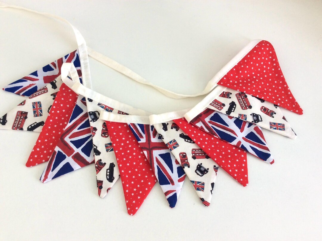 Union Jack Bunting With Buses and Taxis, 12 Small Flags 1.75m of Flags ...