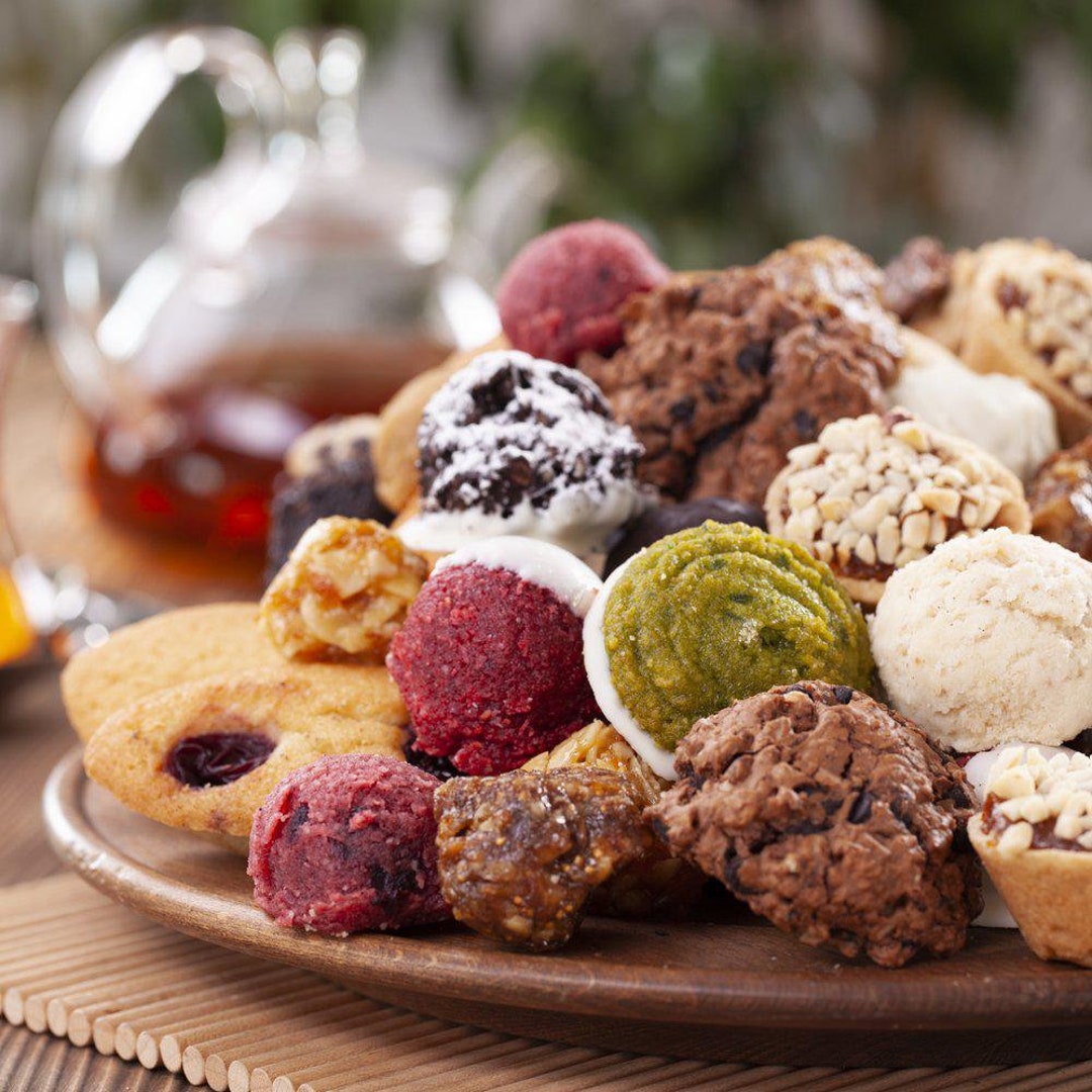 Gourmet Assorted Cookies: Fresh Handmade Treats in Metal Box (1.1lb ...